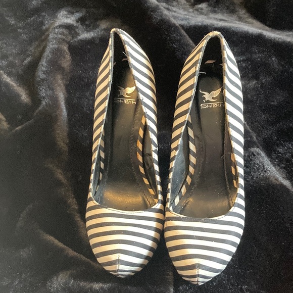 Shiekh | Shoes | Black And White Striped 6 Inch Shiekh Heels | Poshmark